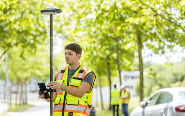 Máy GPS 2 Tần Số RTK Spectra Geospatial SP85 Giá Tốt